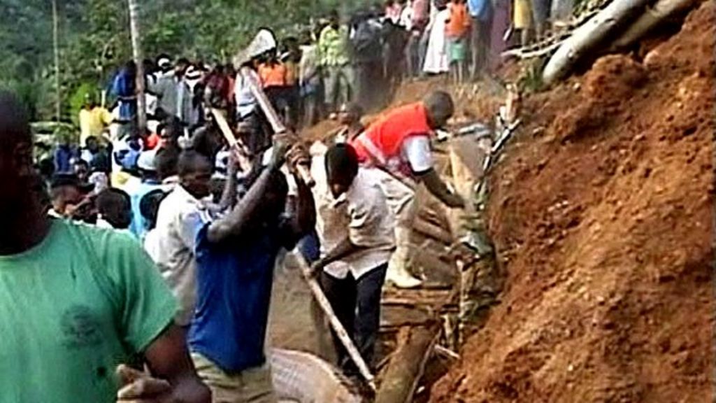 Landslide sweeps away homes in eastern Uganda - BBC News
