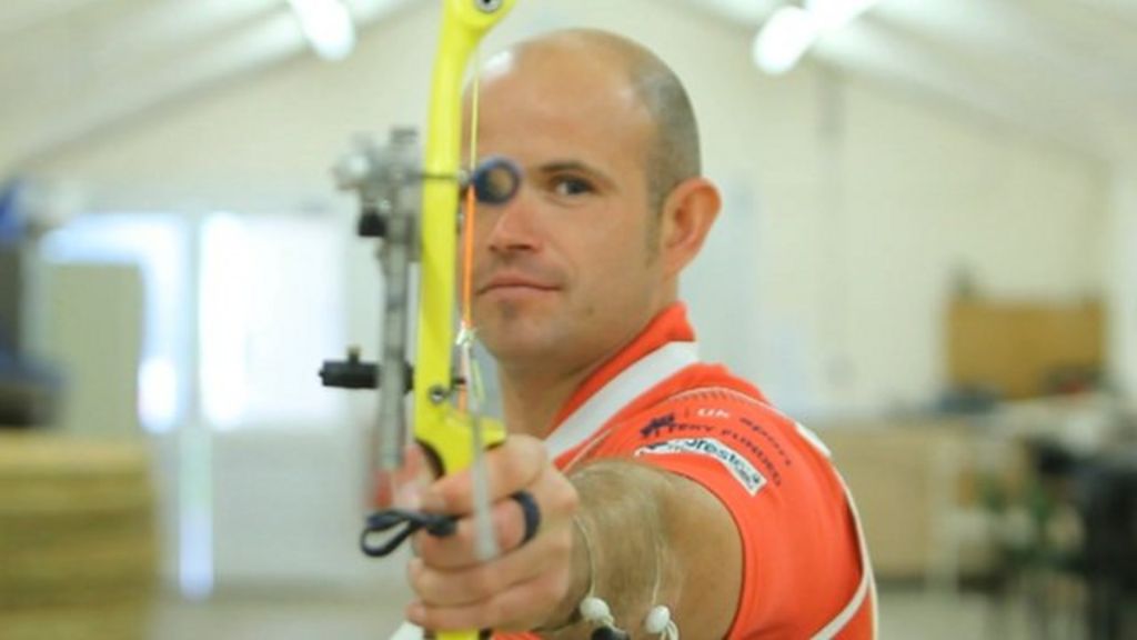 London 2012: Cumbrian archer Alan Wills makes Team GB - BBC News