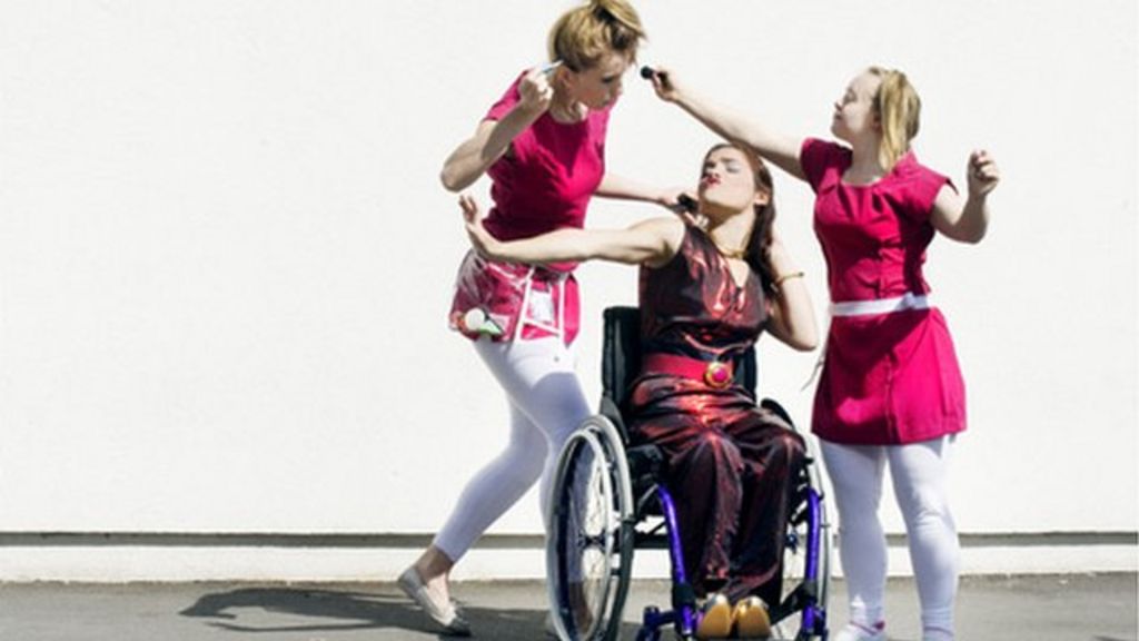 Unity festival promotes disability arts - BBC News