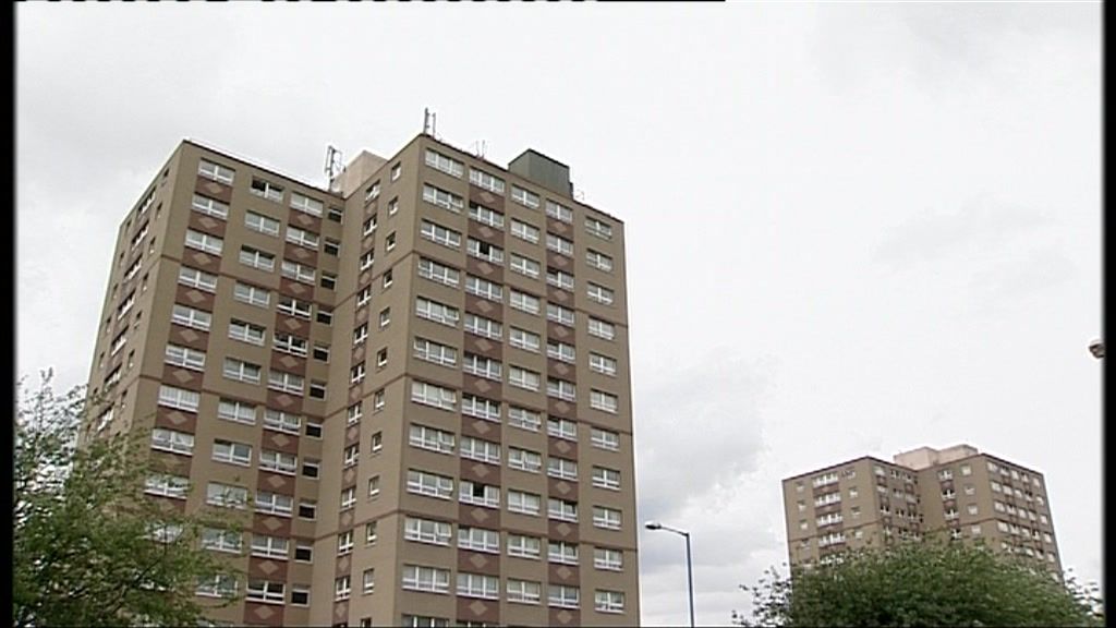 Noisy dogs in high-rise flats in Bristol upset tenants - BBC News