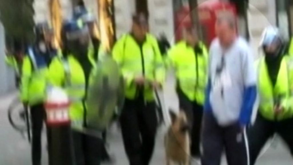 G20 death: Tomlinson 'was obstructive' - PC - BBC News