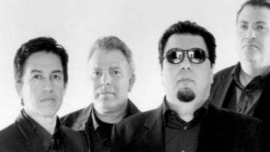 Latin band Los Lobos on their success in US - BBC News