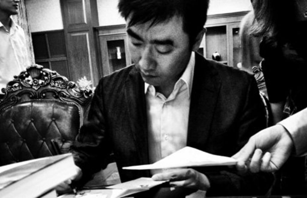 Rui Chenggang: China's biggest business journalist - BBC News