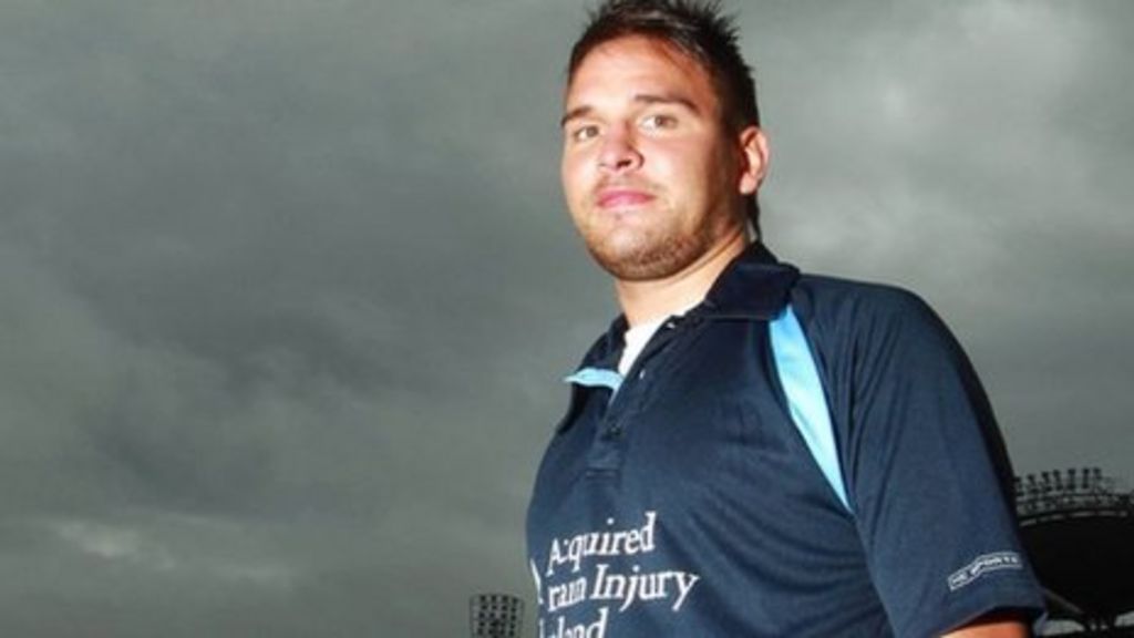 Mark McGovern helps raise brain injury awareness - BBC Sport