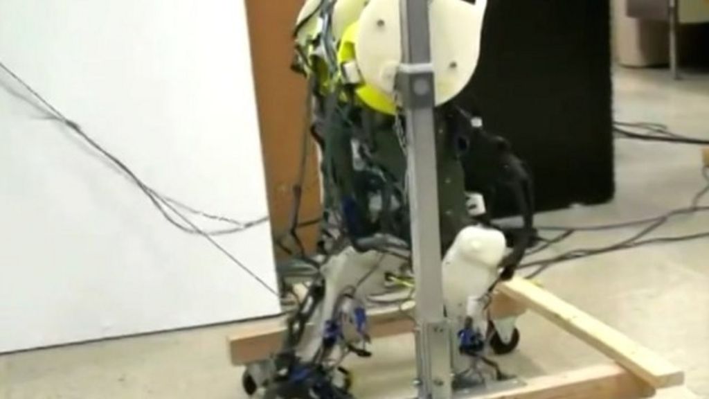 Robotic legs mimic human movement - BBC Newsround