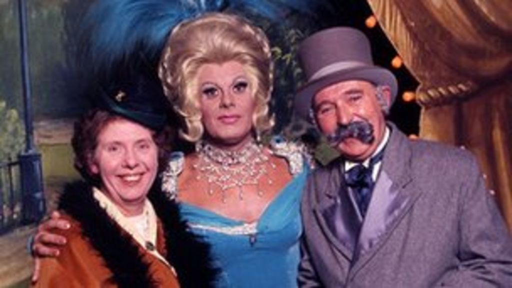 Danny La Rue's life set for big screen - BBC News
