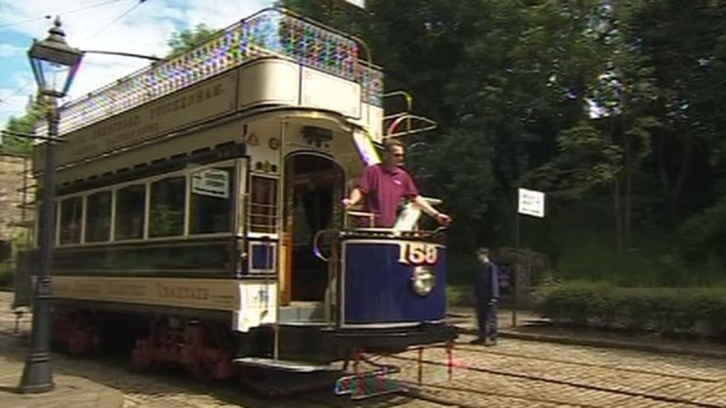 Crich Tramway Village in Derbyshire restores Edwardian tram - BBC News