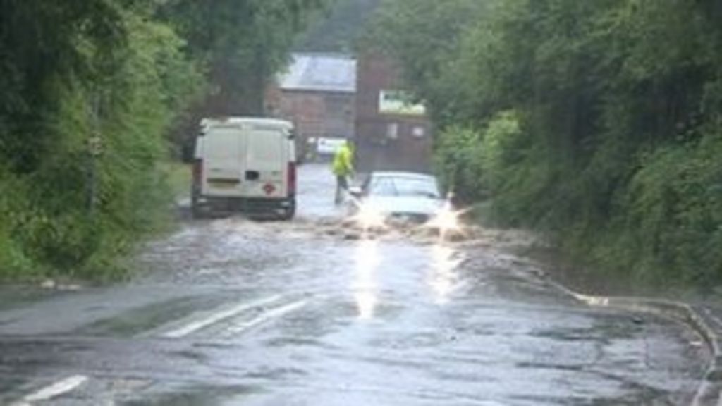 Derby £100m flood plan approved despite cash shortfall - BBC News