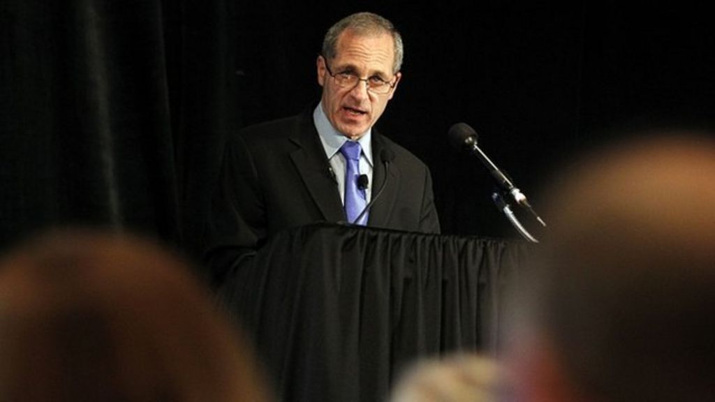 Louis Freeh: 'Dangerous situation' at Penn State - BBC News