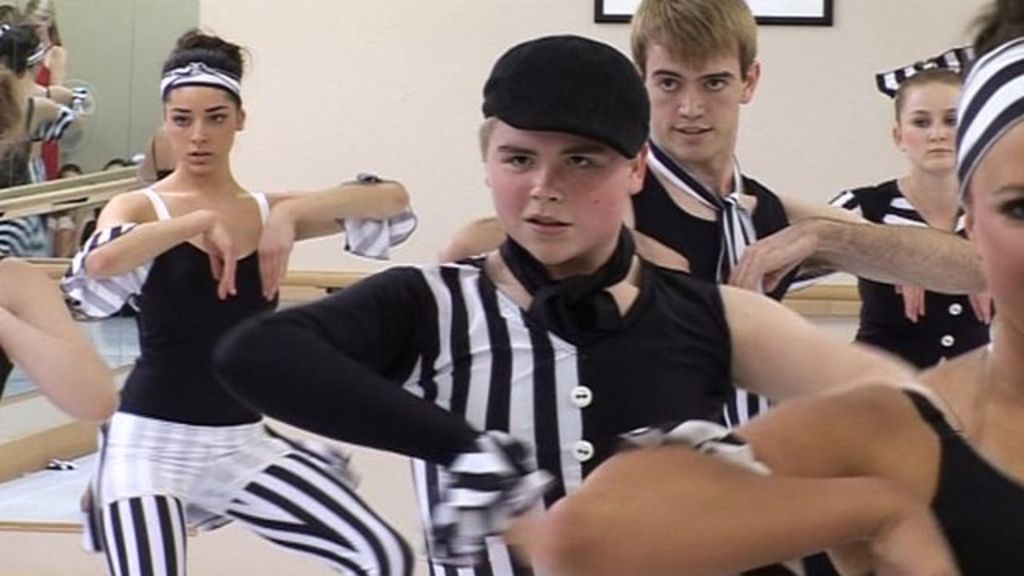 Dance teacher's Olympics scam 'devastating' - BBC News