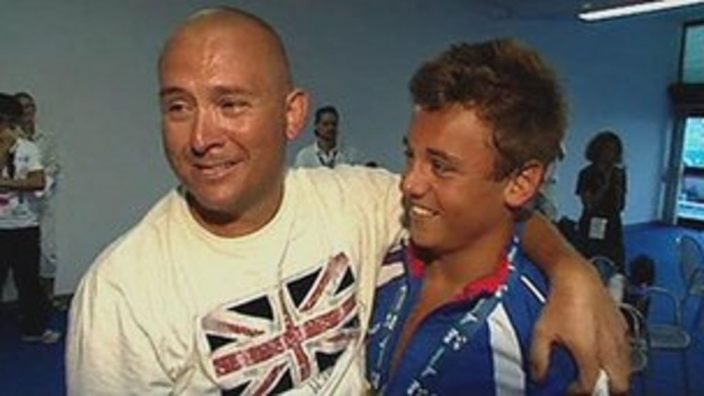 Olympic medals would be dedicated to Tom Daley's dad - BBC News