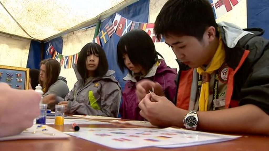 Global scouts in Perthshire jamboree - BBC News