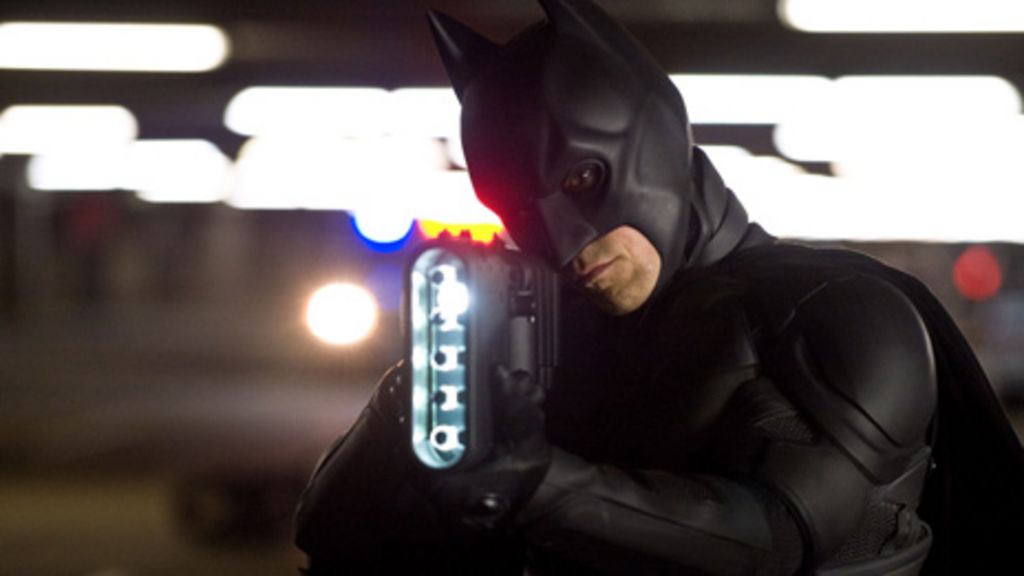 Batman returns in Dark Knight finale - BBC News