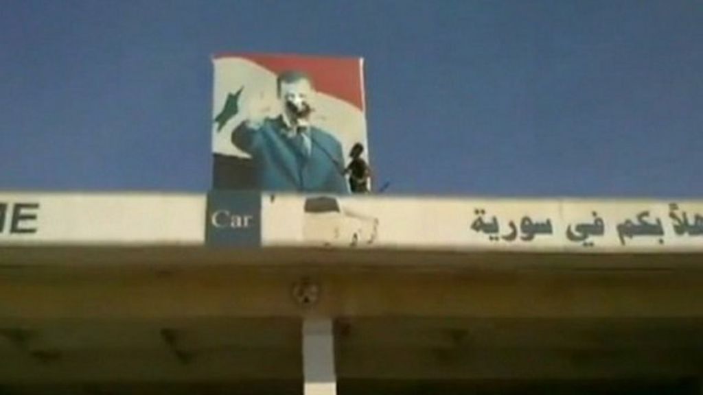 Syria conflict: Rebels seize Turkey, Iraq border posts - BBC News