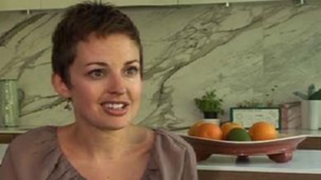 House-sitters aim to avoid high rents - BBC News