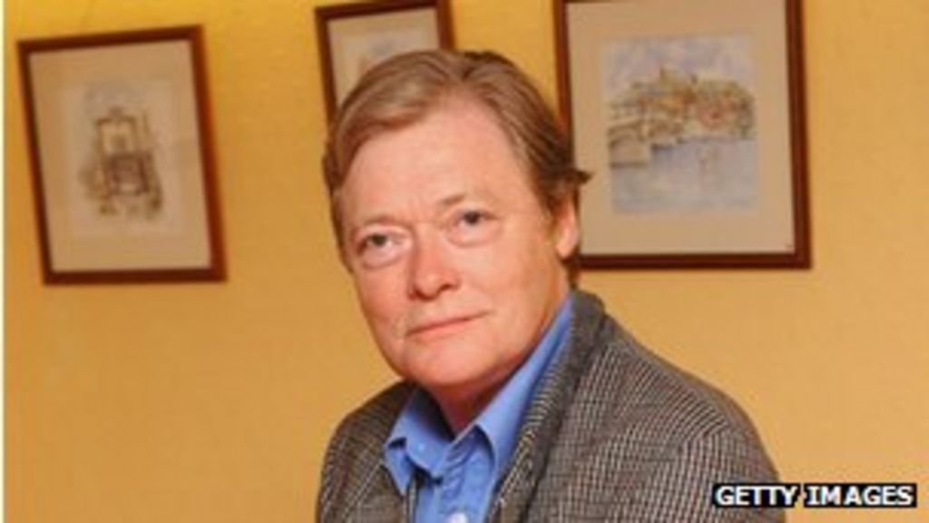 The Tudors actor Simon Ward dies after long illness - BBC News