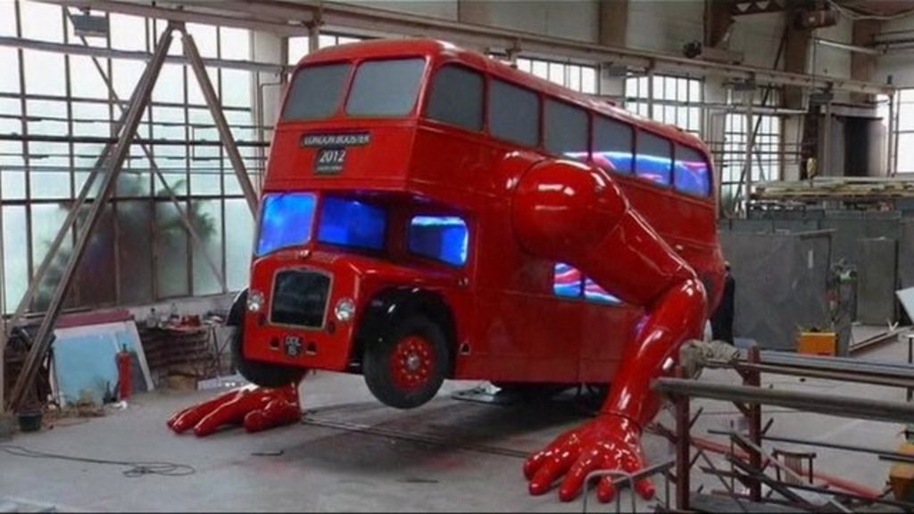 Double decker bus does push-ups - BBC News