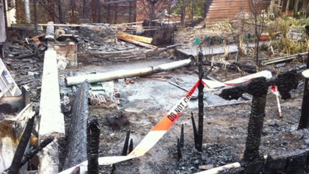 Man escapes injury in arson attack in Dundonald - BBC News