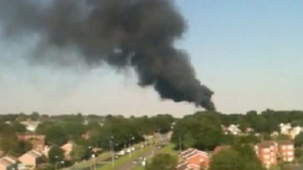 Stevenage lake jetty fire 'caused by heat' - BBC News