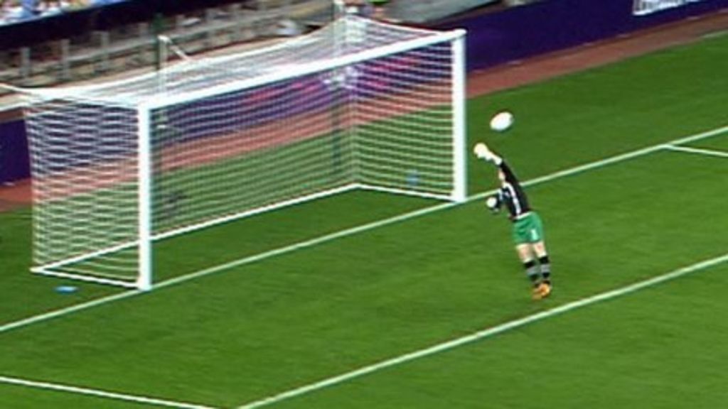 London 2012: SA's Portia Modise scores from centre circle - BBC Sport