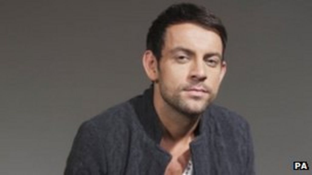 Superstar win for Sunderland's Ben Forster - BBC News