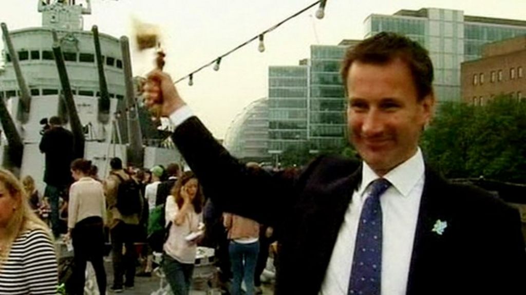 Jeremy Hunt in Olympic bell clanger - BBC Newsround