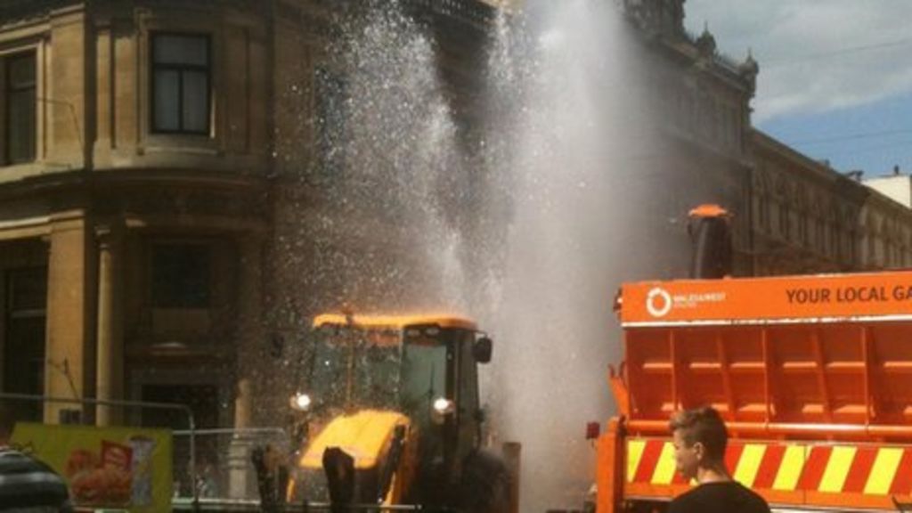 Newport water supply hit after contractors damage pipes - BBC News