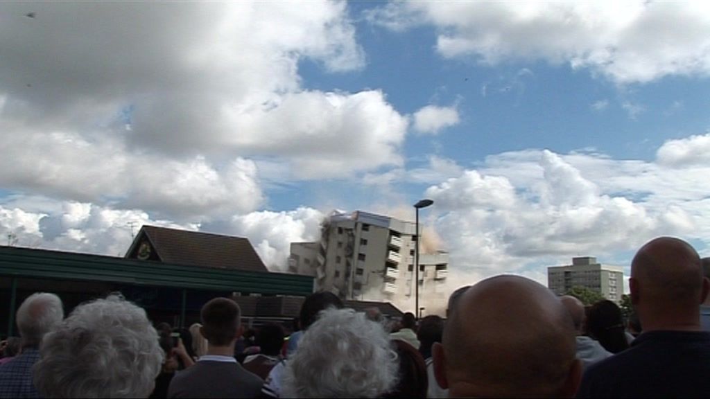 Hull's Orchard Park residents watch tower block demolition - BBC News