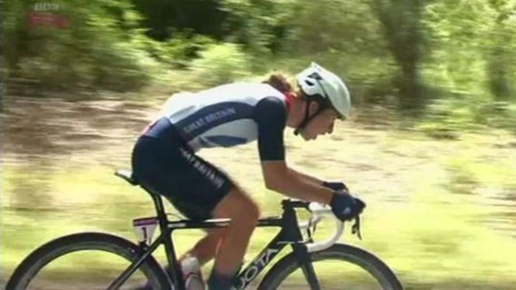 Olympic cycling: Nicole Cooke's village cheers gold bid - BBC News