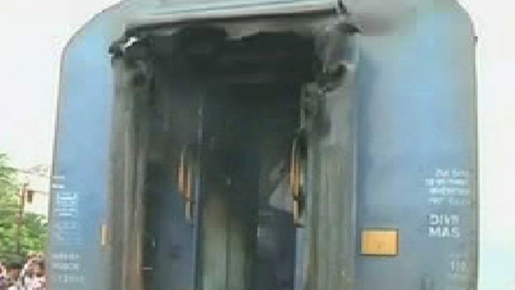 India train fire kills 47 in Andhra Pradesh - BBC News