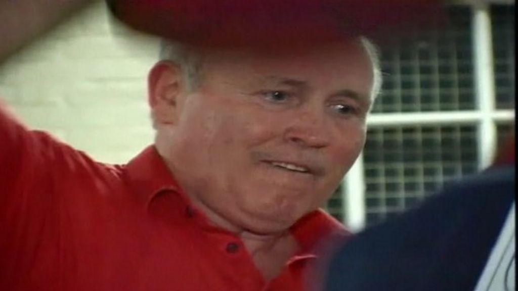 Dave Thompson coaching Jersey boxers in 2005 - BBC Sport