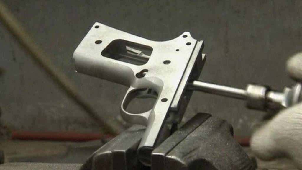 Underground Philippine gunsmiths hired by legal gun maker - BBC News