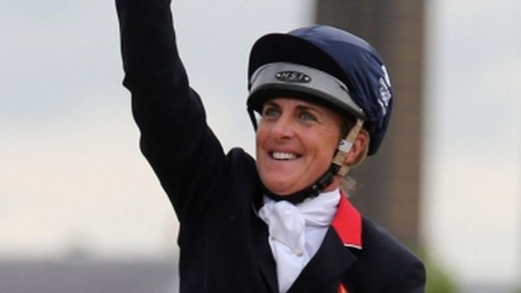 GB equestrian team win silver medal - BBC News