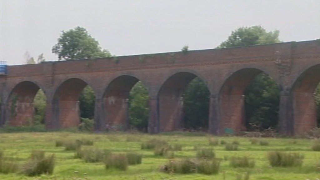 Hockley Viaduct given new lease of life - BBC News