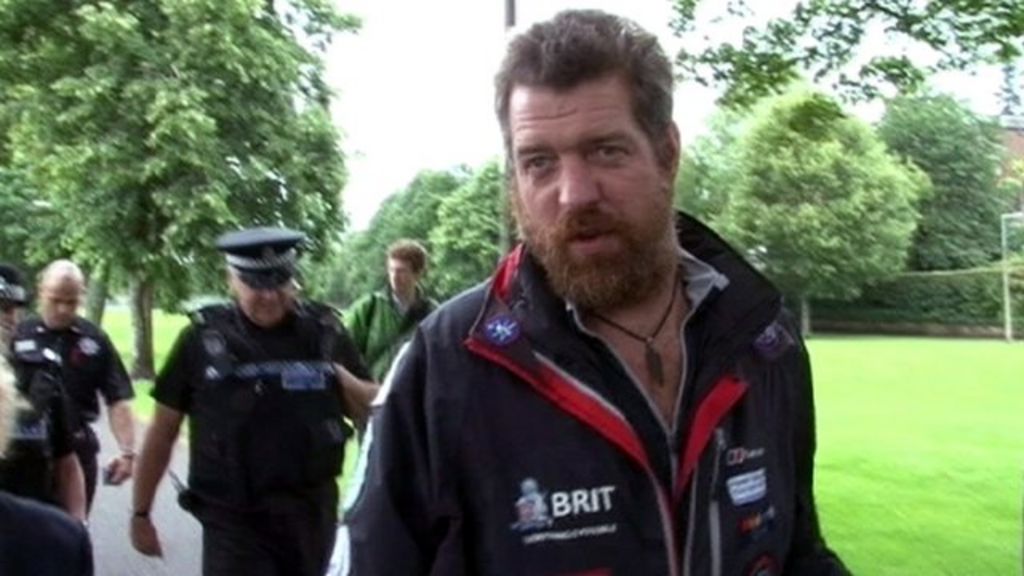 Phil Packer reaches Scotland as part of £15m challenge - BBC News