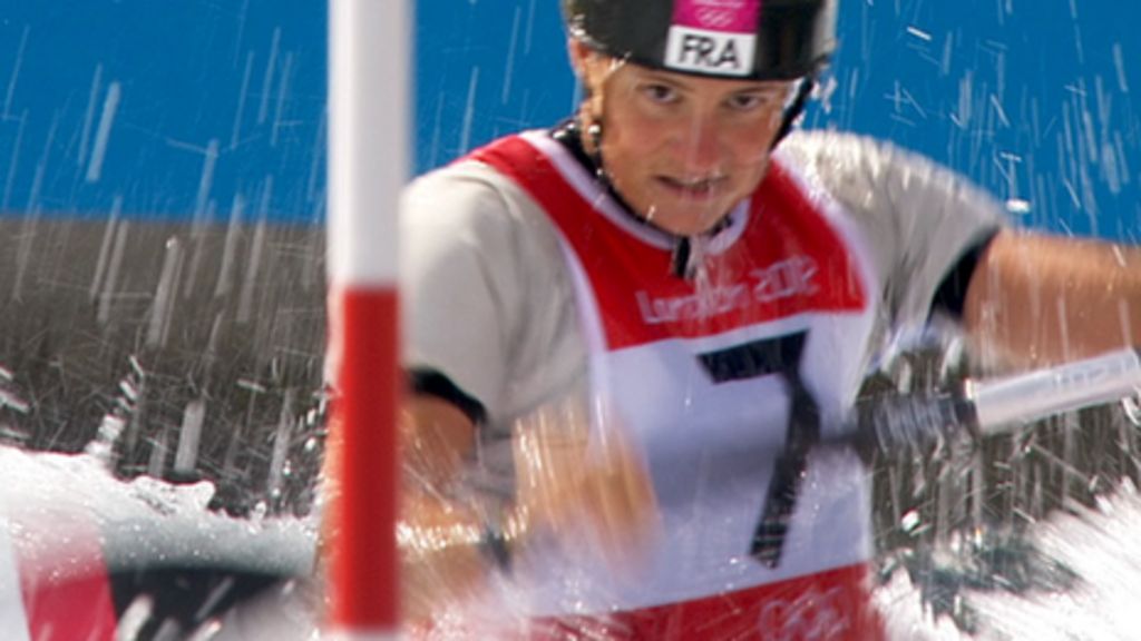 Olympics 2012: Emilie Fer slaloms to kayak gold - BBC Sport