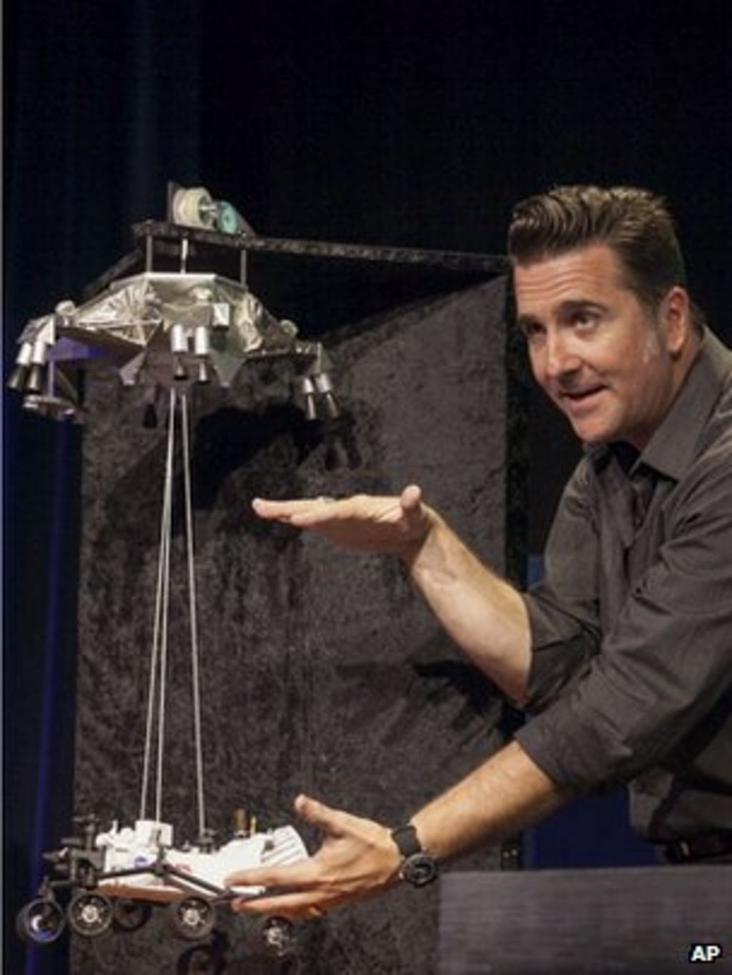 Nasa's Curiosity rover on course for Mars landing - BBC News