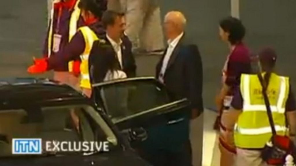 Rupert Murdoch and Jeremy Hunt 'meet' at Olympics - BBC News