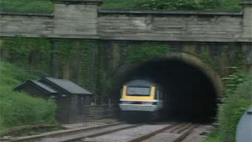 Broken down freight train removed from Severn Tunnel - BBC News