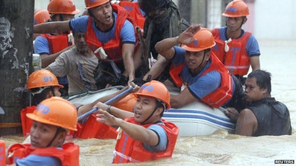 Floods paralyse Philippine capital Manila - BBC News
