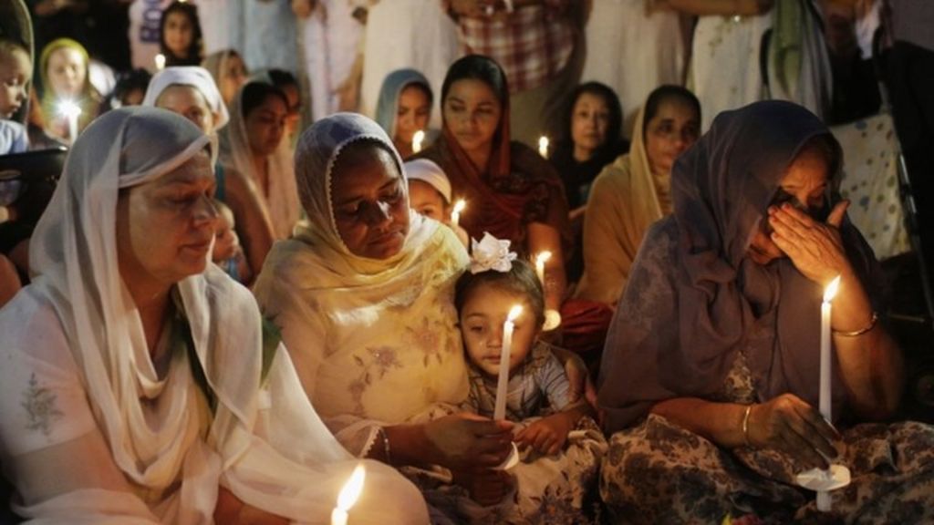 Wisconsin temple gunman Wade Page 'shot himself in head' - BBC News