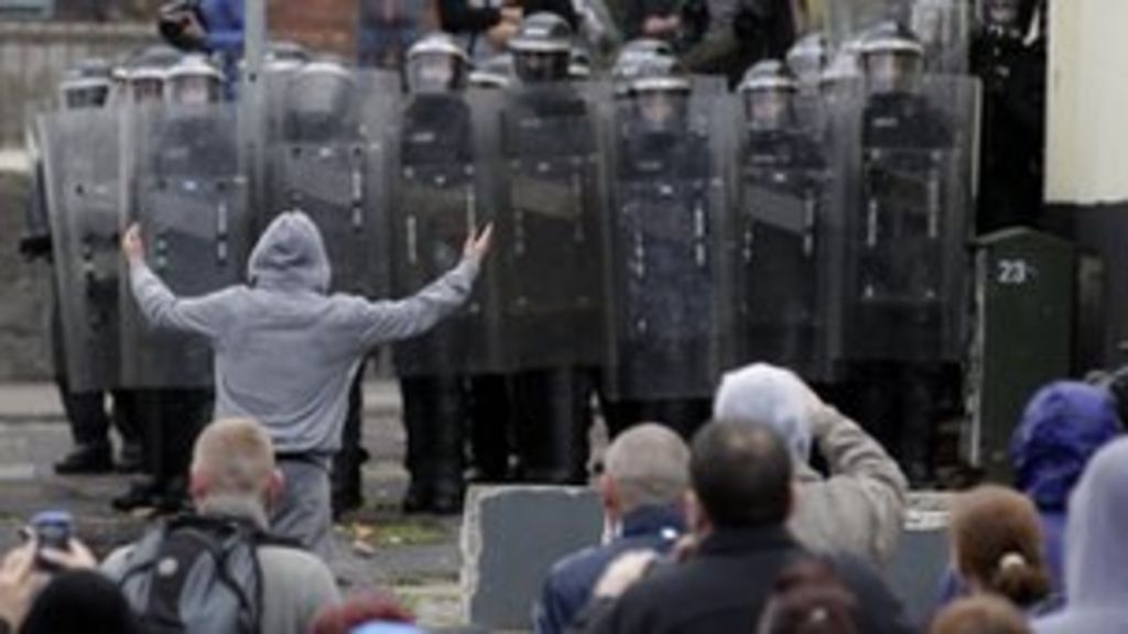 Two teenagers charged over 12 July riots in Ardoyne - BBC News
