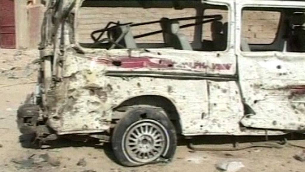Eleven killed by Iraq car bomb - BBC News