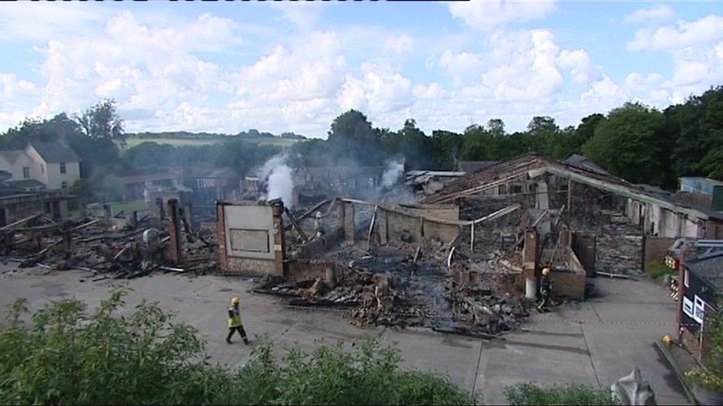 Chilford Hall wedding venue plans rebuild - BBC News