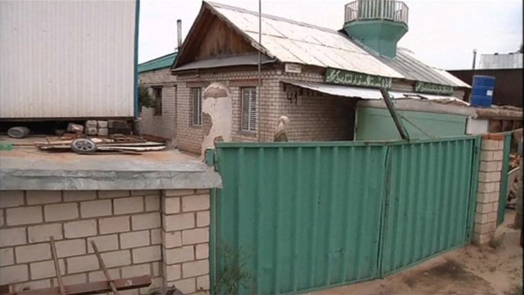 Children freed in raid on Russian underground sect - BBC News