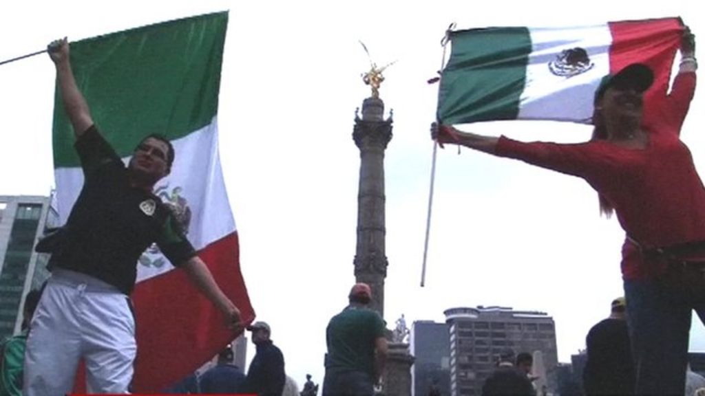 Mexicans celebrate football gold - BBC News