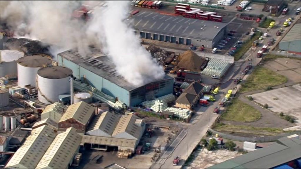 Aerial shots of London's biggest fire 'for years' - BBC News