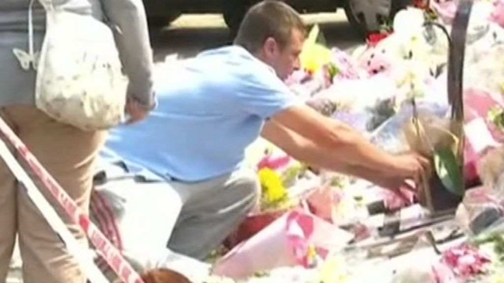 Tia Sharp's mother visits Croydon shrine to daughter - BBC News