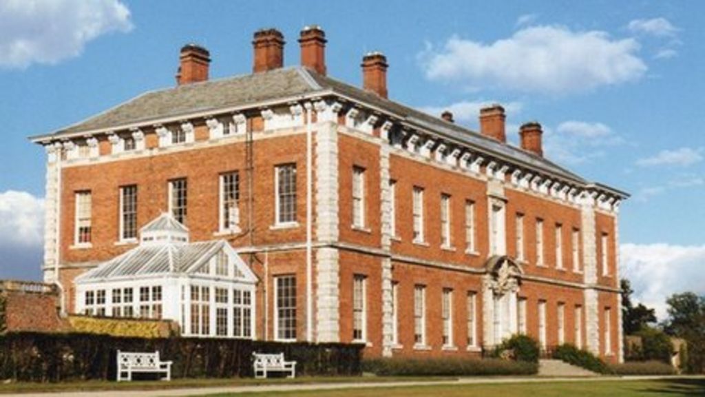 Beningbrough Hall's south bridge to be restored - BBC News