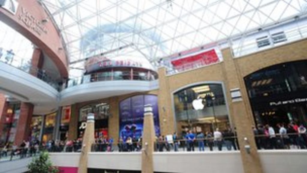 Three stores close at Victoria Square, Belfast - BBC News
